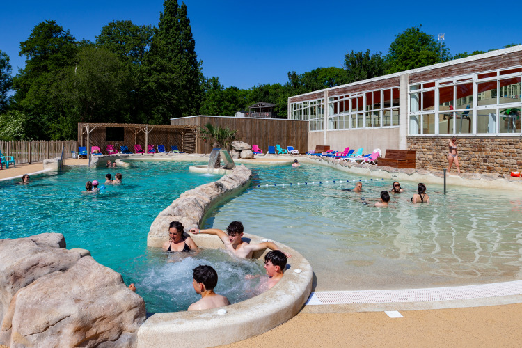 Castel Camping Chateau de Lez Eaux in Saint Aubin des Préaux | Boomhut ...